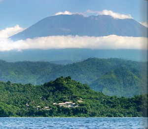 Honeymooning in Bali - Amankila - luxedestinationweddings.com