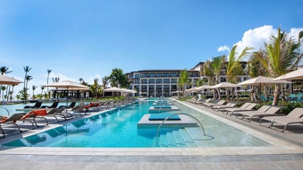 Beachfront Luxury at Lopesan Costa Bavaro - luxedestinationweddings.com